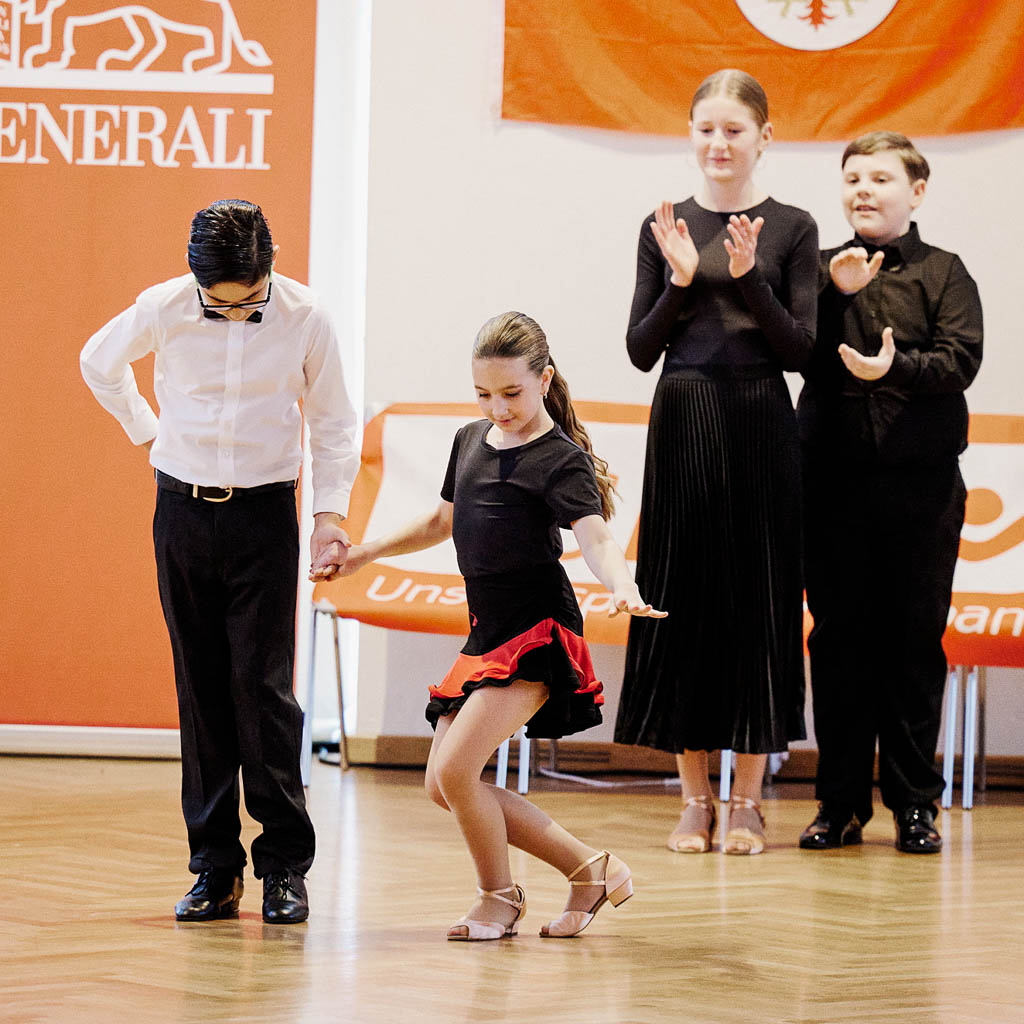 Kinder & Jugend Tanzen lernen | 1. TTK GOLD WEISS Innsbruck